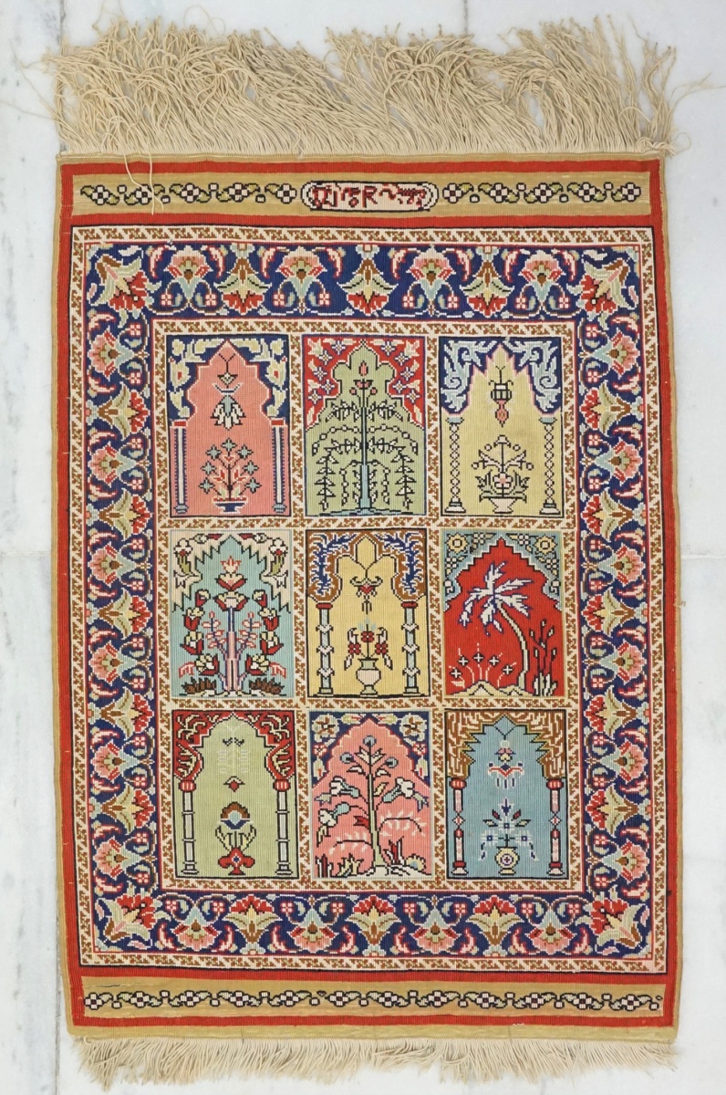 Tapete Turco Hereke seda (com dois rasgos).Medida 0,65