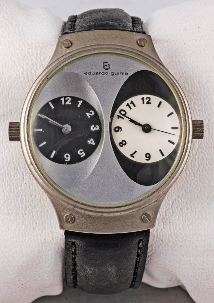 Relógio Benetton, caixa em aço 36mm e pulseira de couro